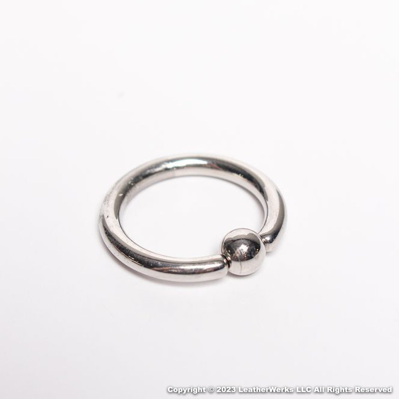 8G Captive Ball Ring – LeatherWerks